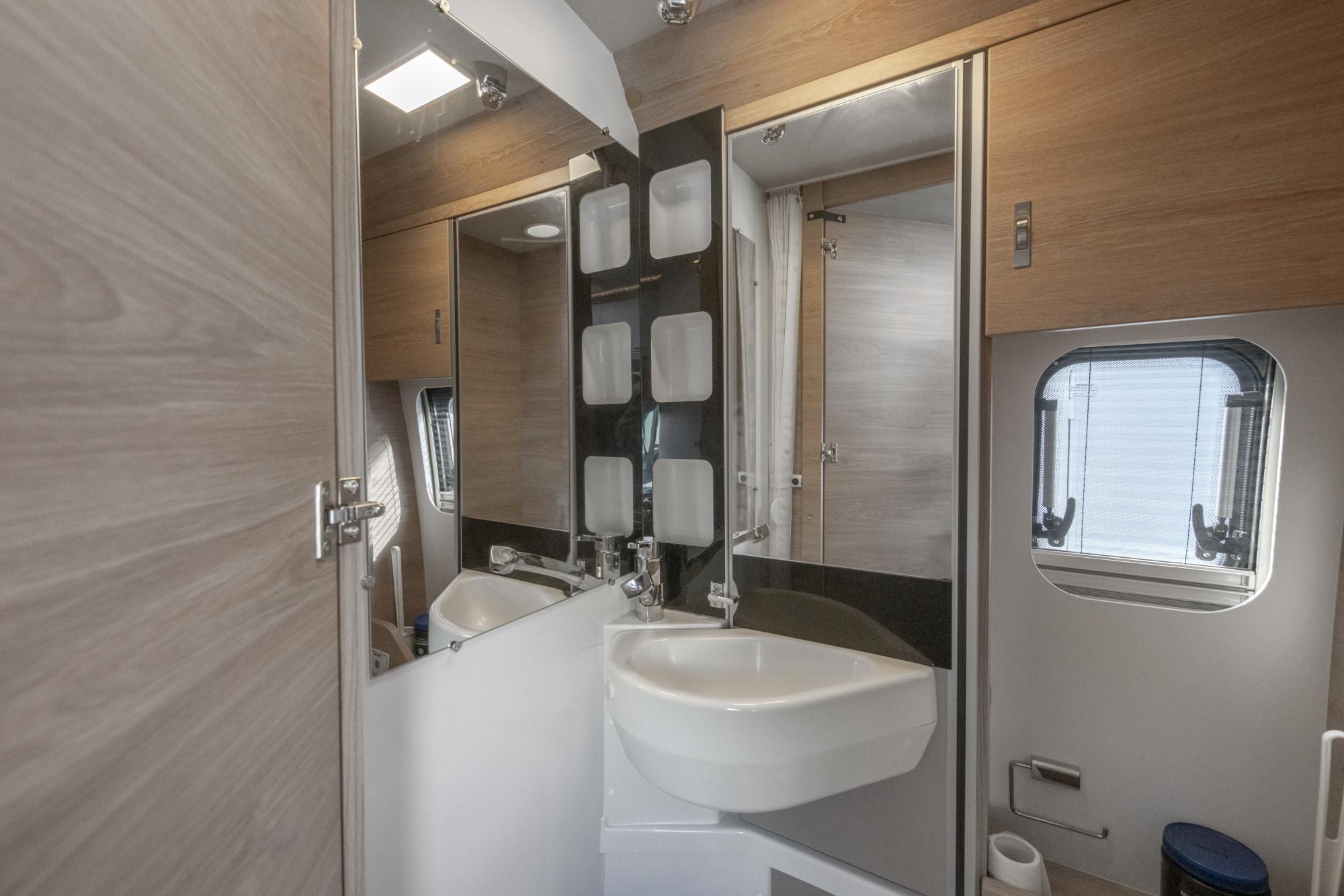 Knaus Boxdrive 680ME | Petroni - Najam, prodaja i servis kampera | Od 1992.